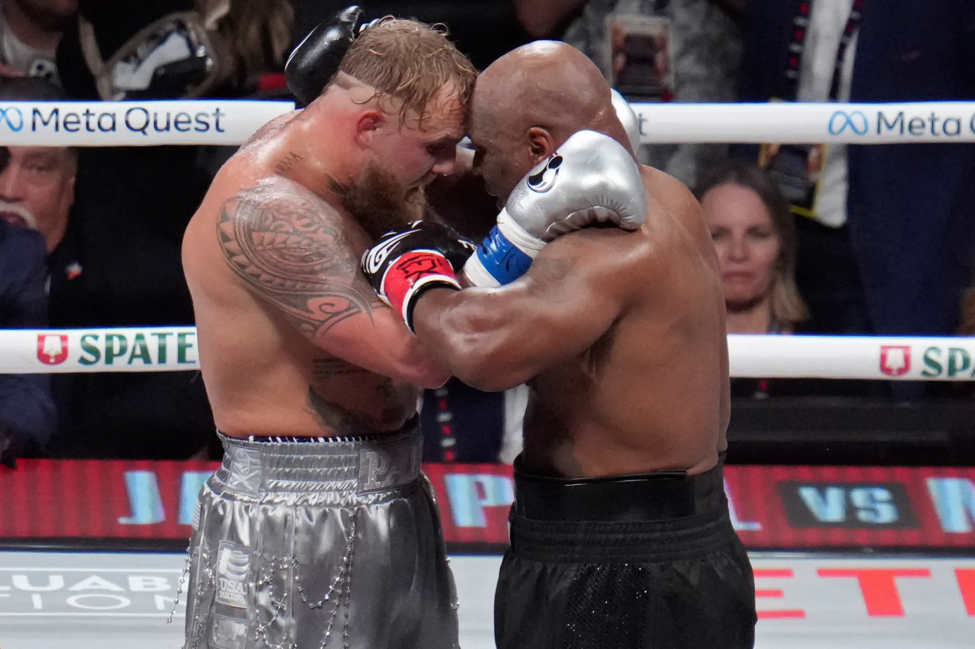 Mike Tyson, Jake Paul Maçında Eldivenini Neden Isırdığını Açıkladı ...